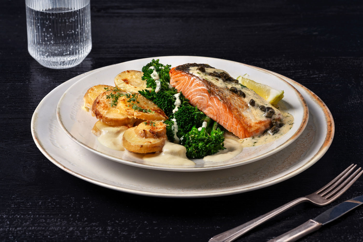 Zalm met peterseliewortel-aardappelgratin Recept | HelloFresh