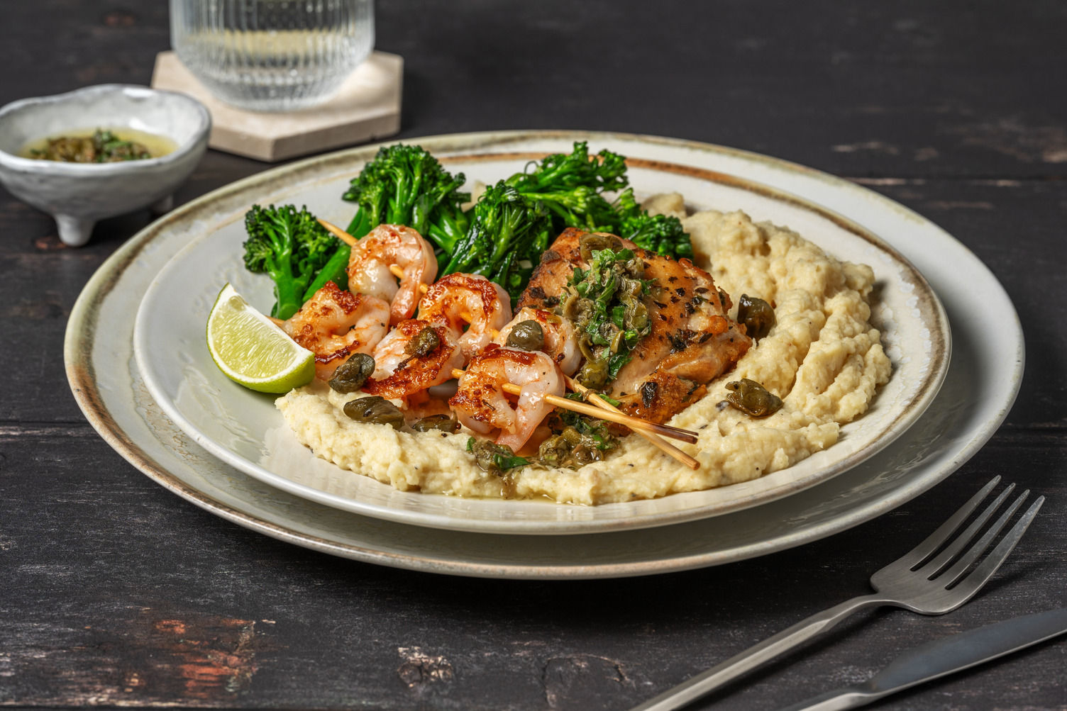 Kippendijfilet en garnalen met salsa verde Recept | HelloFresh