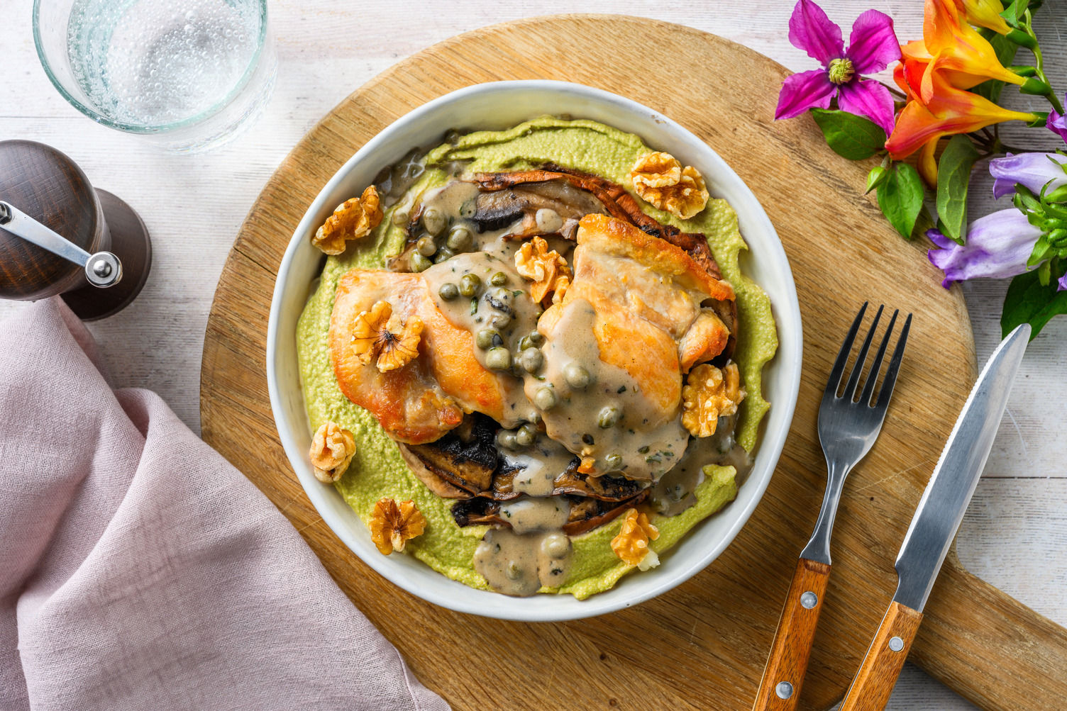 Kippendijfilet met kappertjesroomsaus Recept | HelloFresh