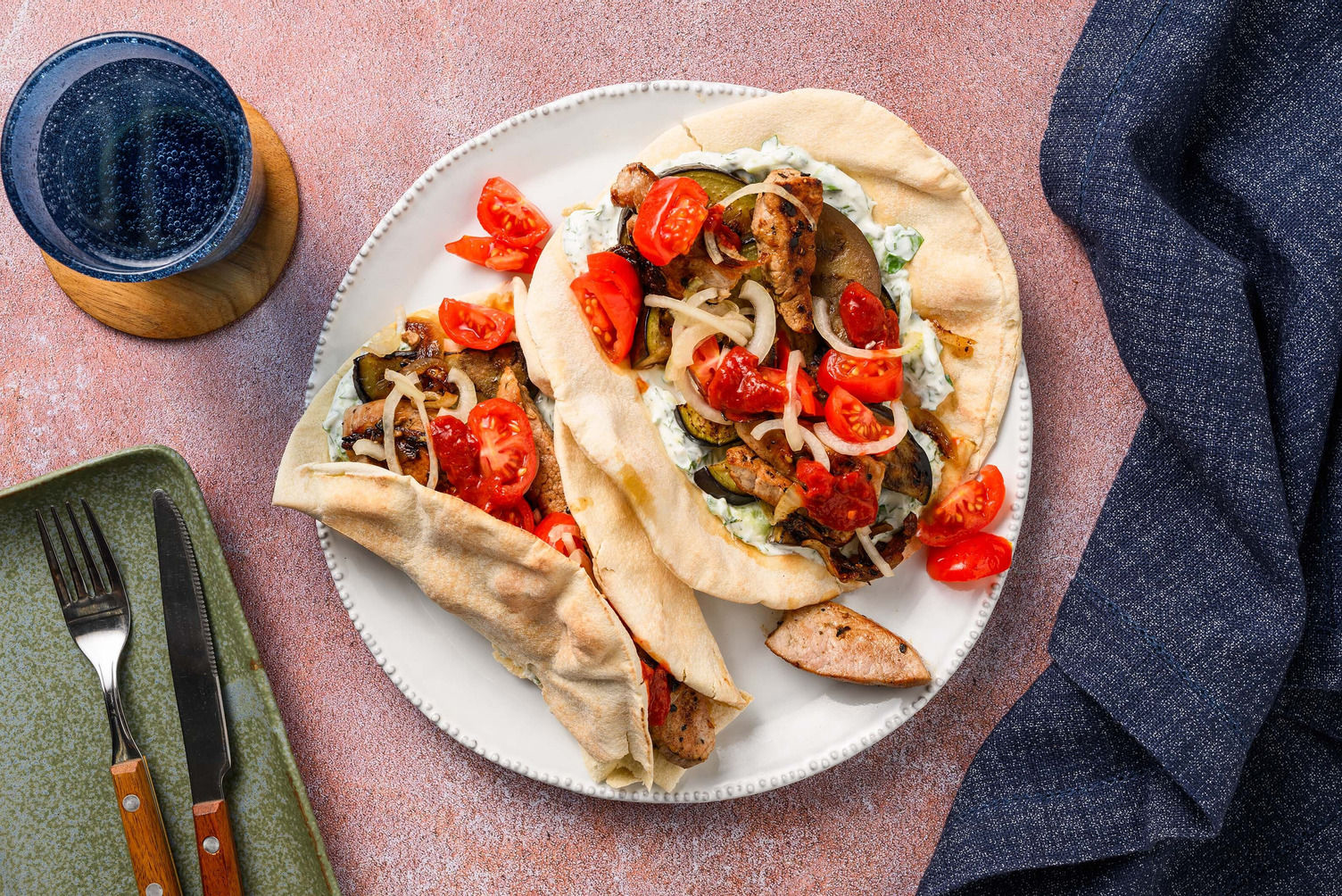 Gyros met aubergine op flatbread met zelfgemaakte tzatziki Recept ...