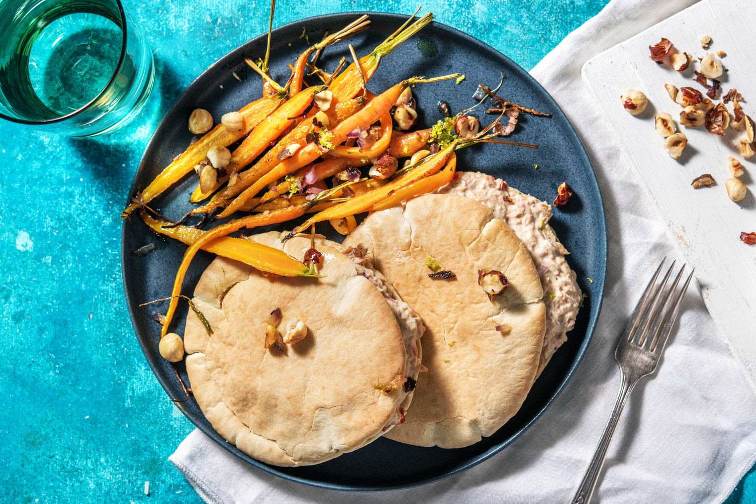Salade de thon maison sur pain pita Recette | HelloFresh