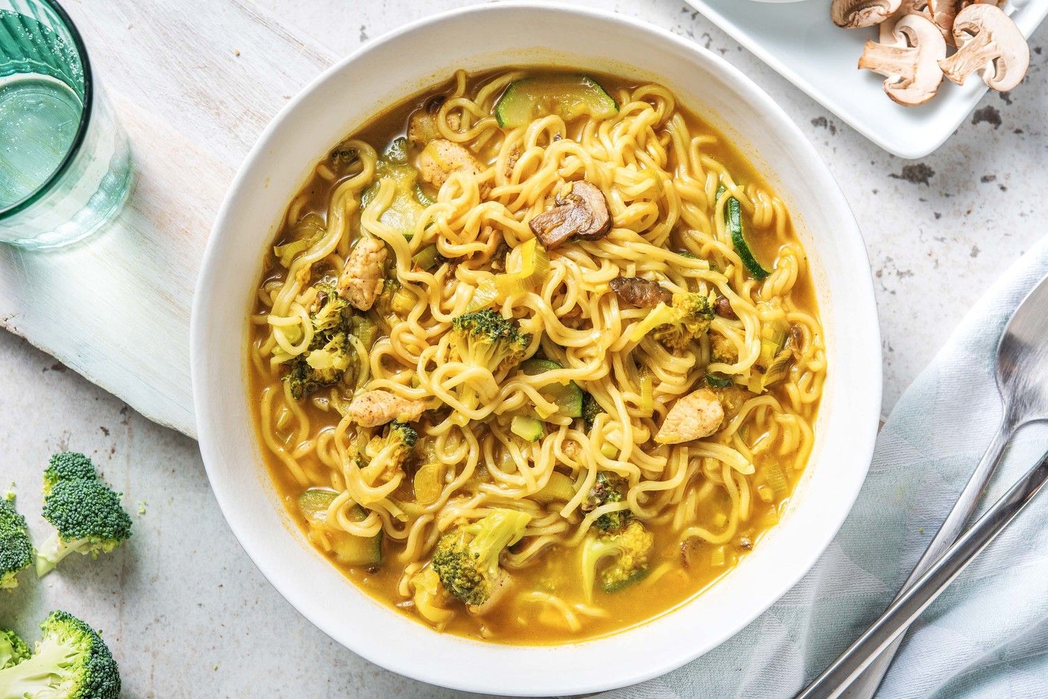 Pittige kippensoep met noedels Recept | HelloFresh