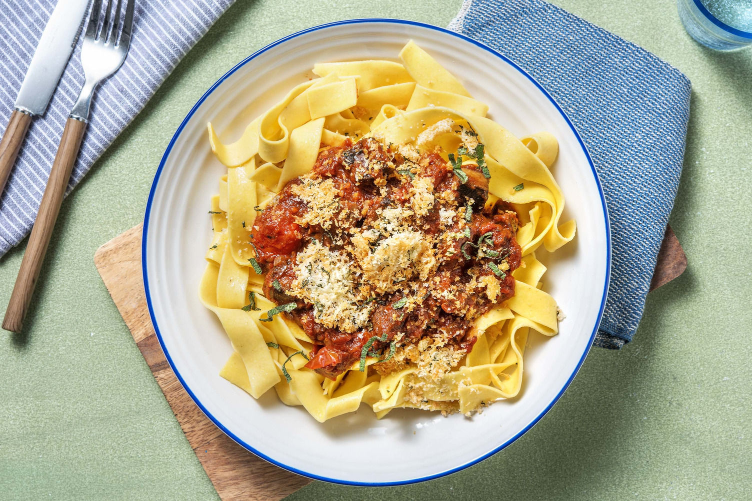 Tagliatelle med portobello- och tomatsås | HelloFresh
