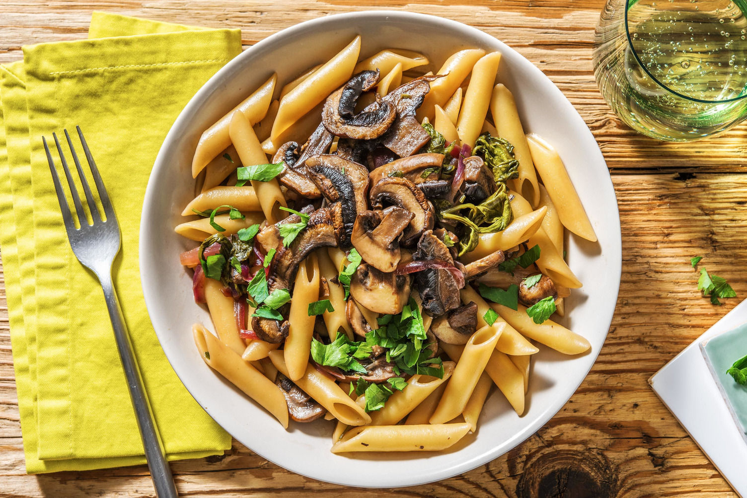 Pasta Stroganoff med svampe, spinat & persille | HelloFresh