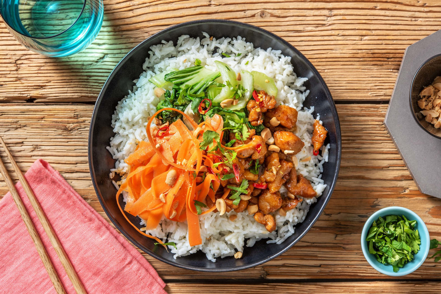 Vietnamesisk-inspirert kylling med hvitløksris & syltet gulrot | HelloFresh