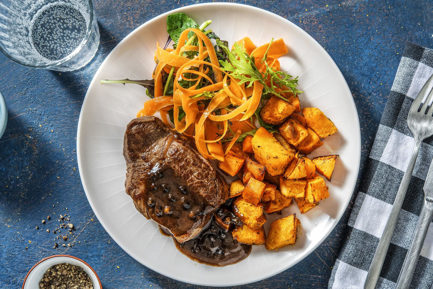 Pavé de rumsteck & sauce au poivre Recette | HelloFresh