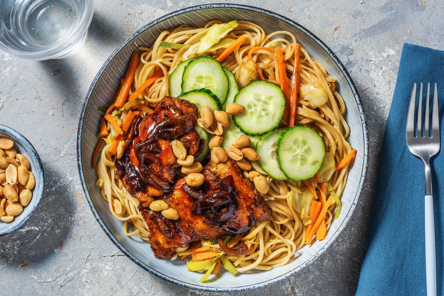 Gebraden kippendij met noedels en ketjapjus Recept | HelloFresh
