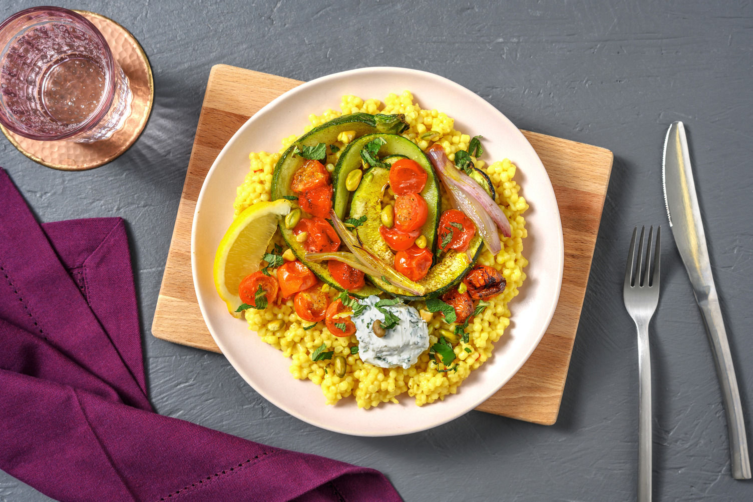 Courgette grillée, labneh & beurre au curcuma Recette | HelloFresh