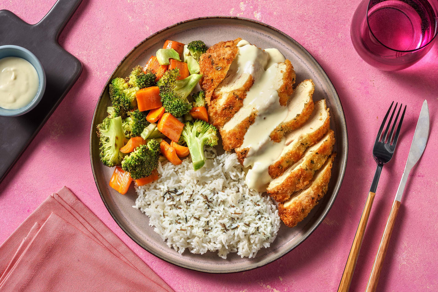 Panert kylling med ovnsbakt brokkoli & villris | HelloFresh