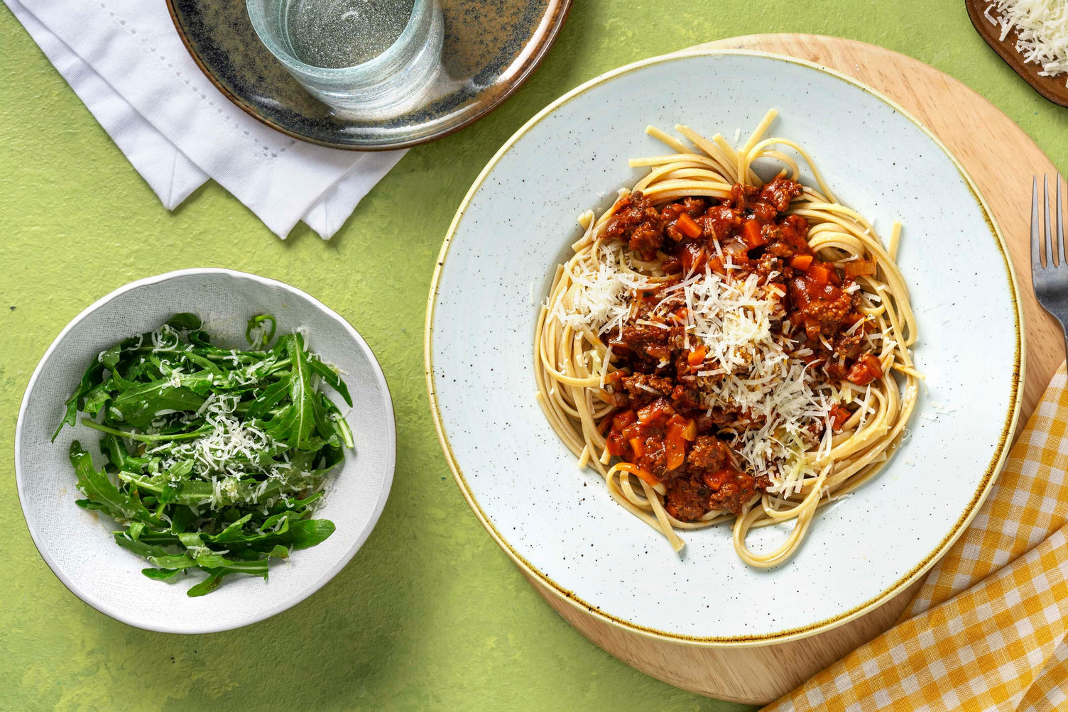 Snelle spaghetti bolognese met ontbijtspek Recept | HelloFresh