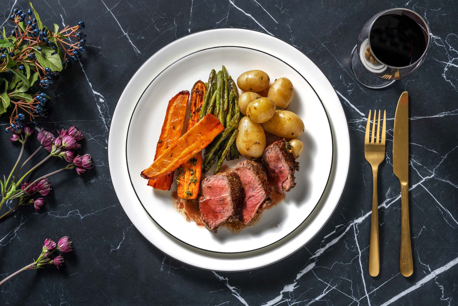 Pannstekt lamm och rödvinssås Recept | HelloFresh