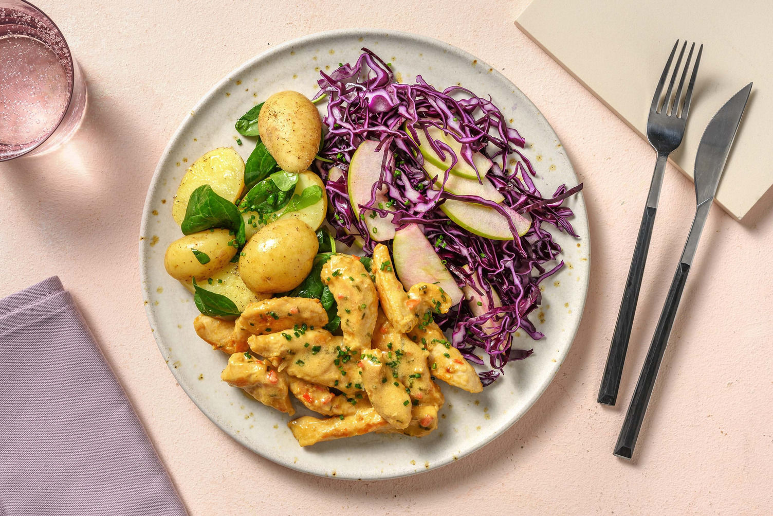 Stekt kylling i kremet gressløksaus | HelloFresh