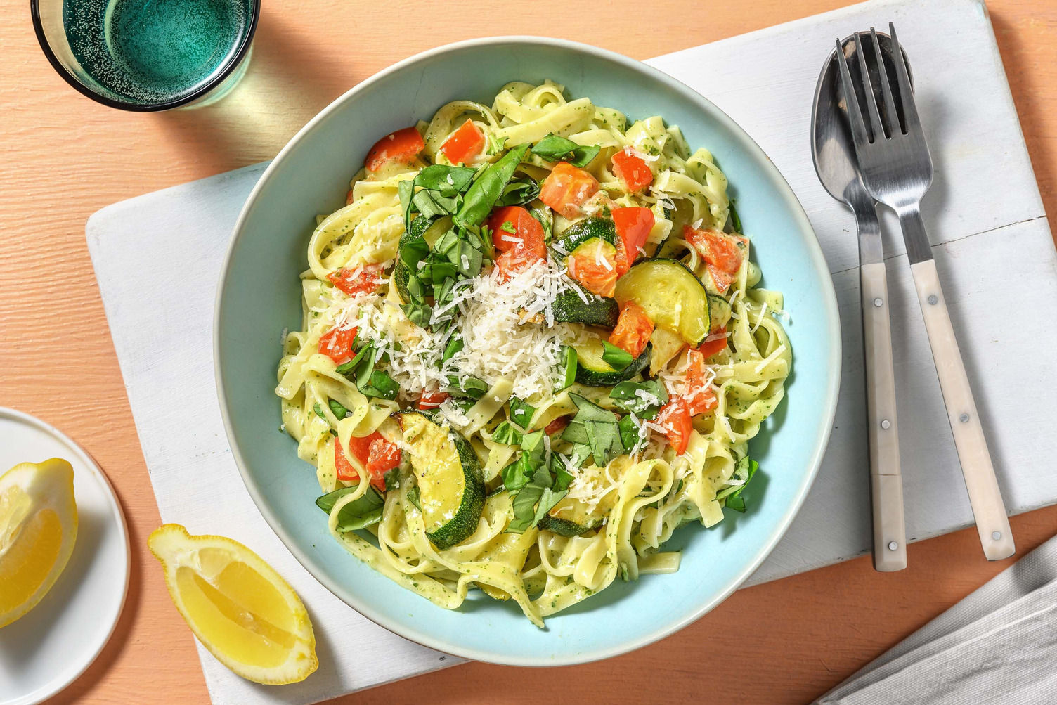 Pestorørt tagliatelle | HelloFresh