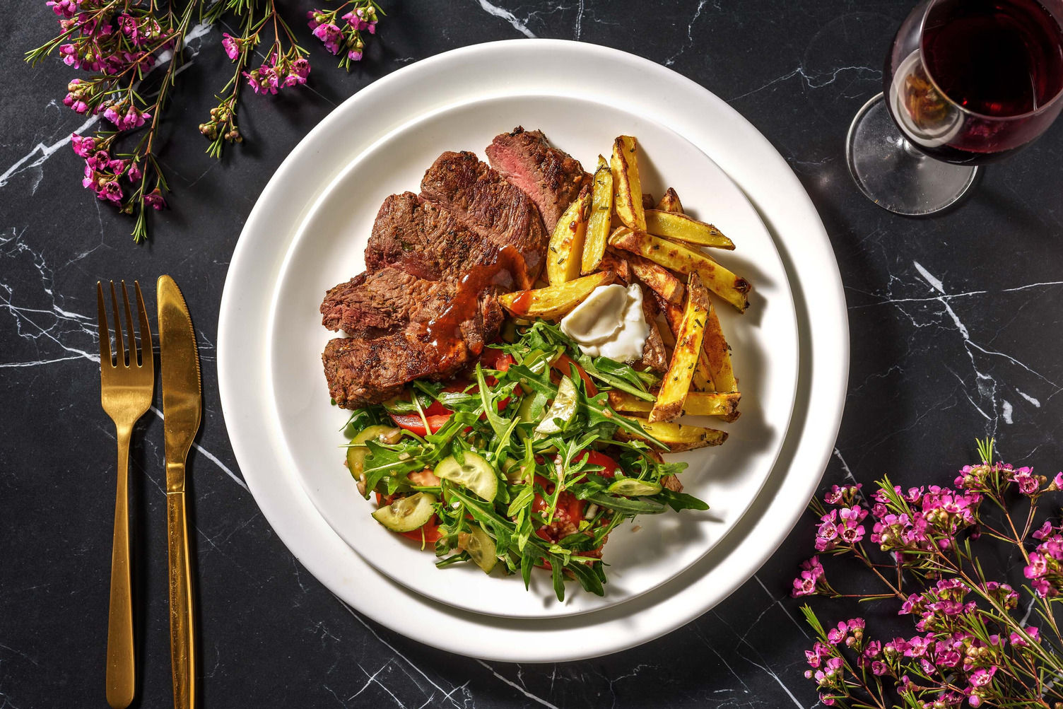 Marinert biff og rødvinssaus | HelloFresh