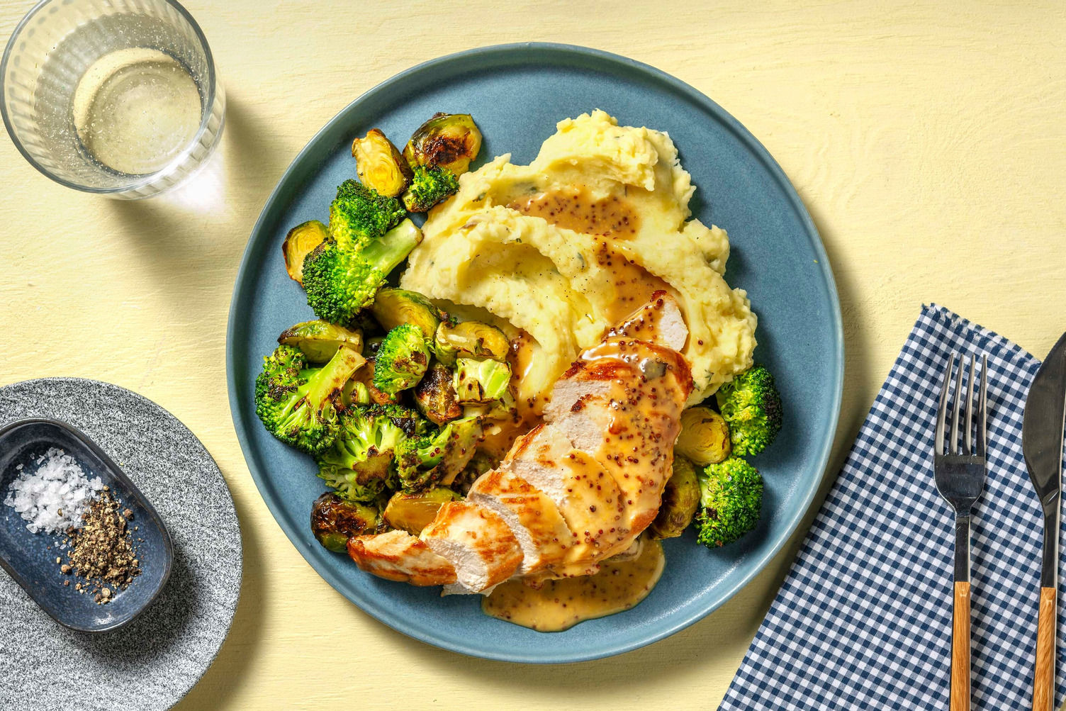 Rostad kyckling och senapssås Recept | HelloFresh