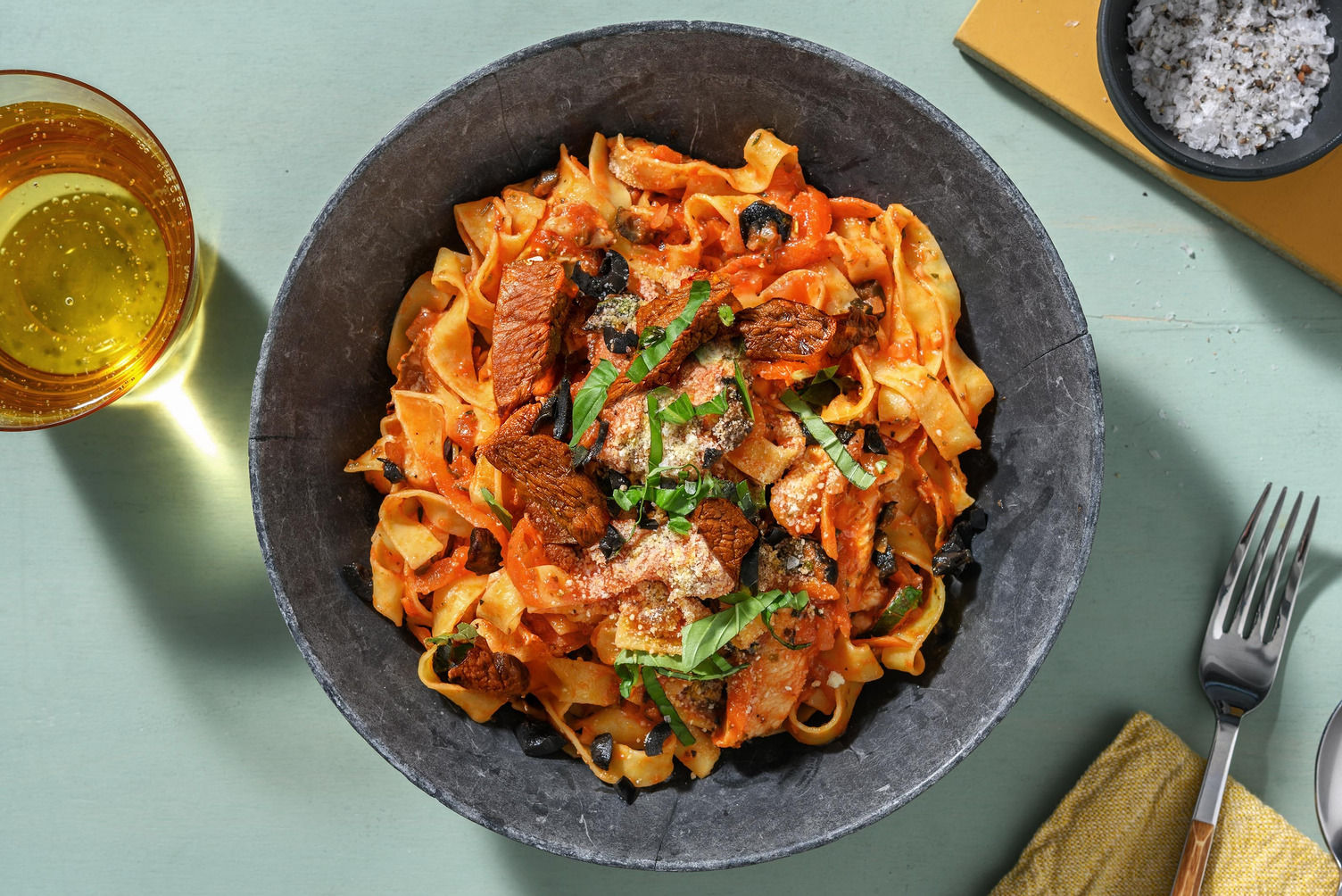Pasta alla Cacciatore mit Bio-Rindersteak Rezept | HelloFresh