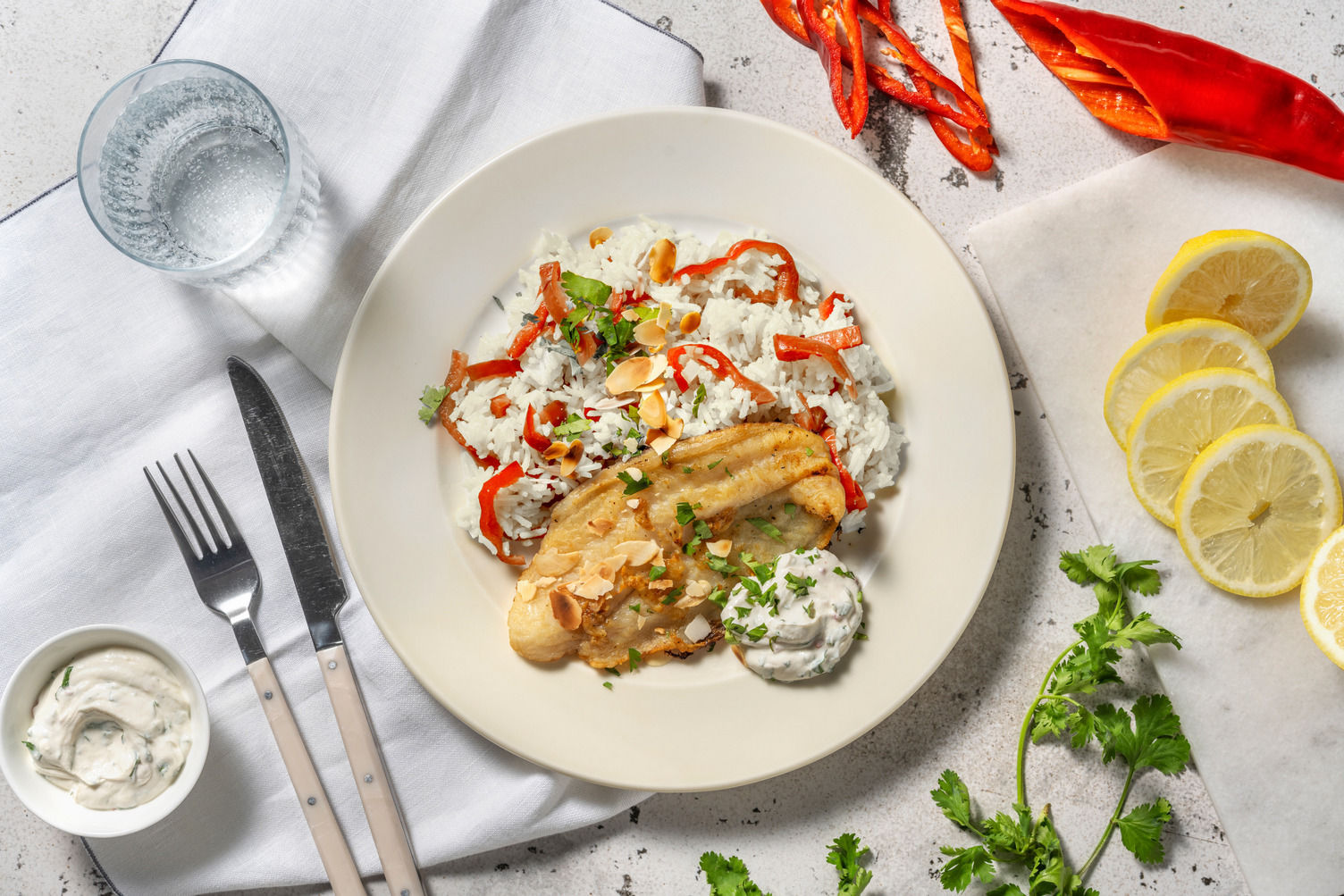 Samke Harra : lieu noir & sauce au tahini épicée Recette | HelloFresh