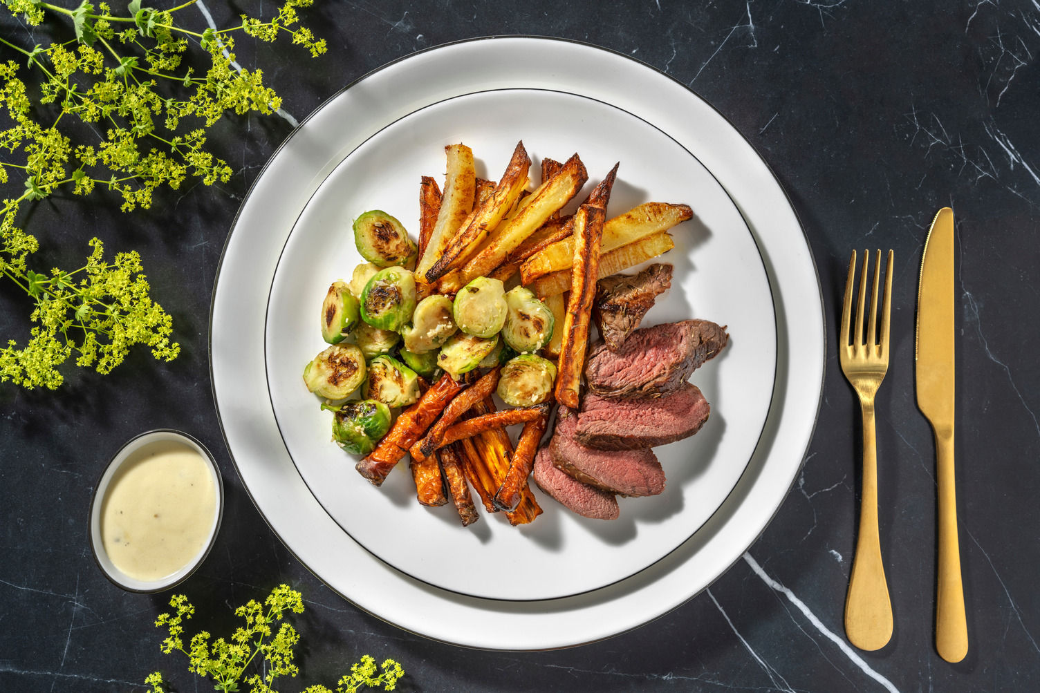 Pavé de bœuf, frites & sauce au bleu Recette | HelloFresh