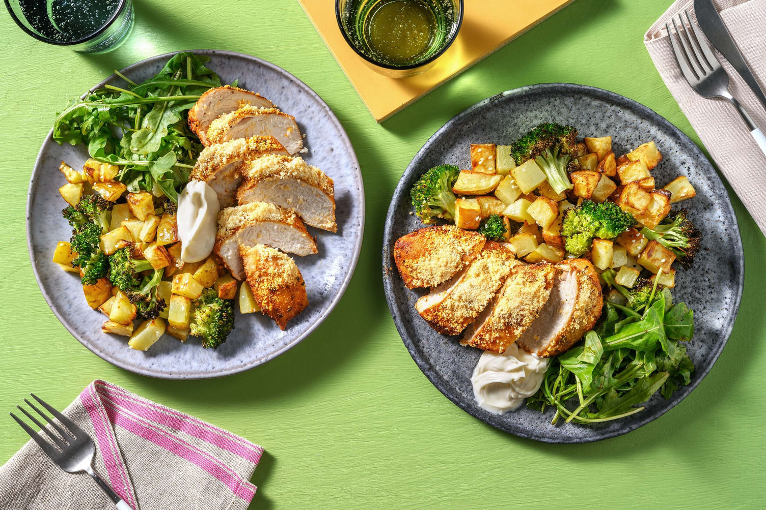 Ugnsstekt kyckling och sesampotatis Recept | HelloFresh