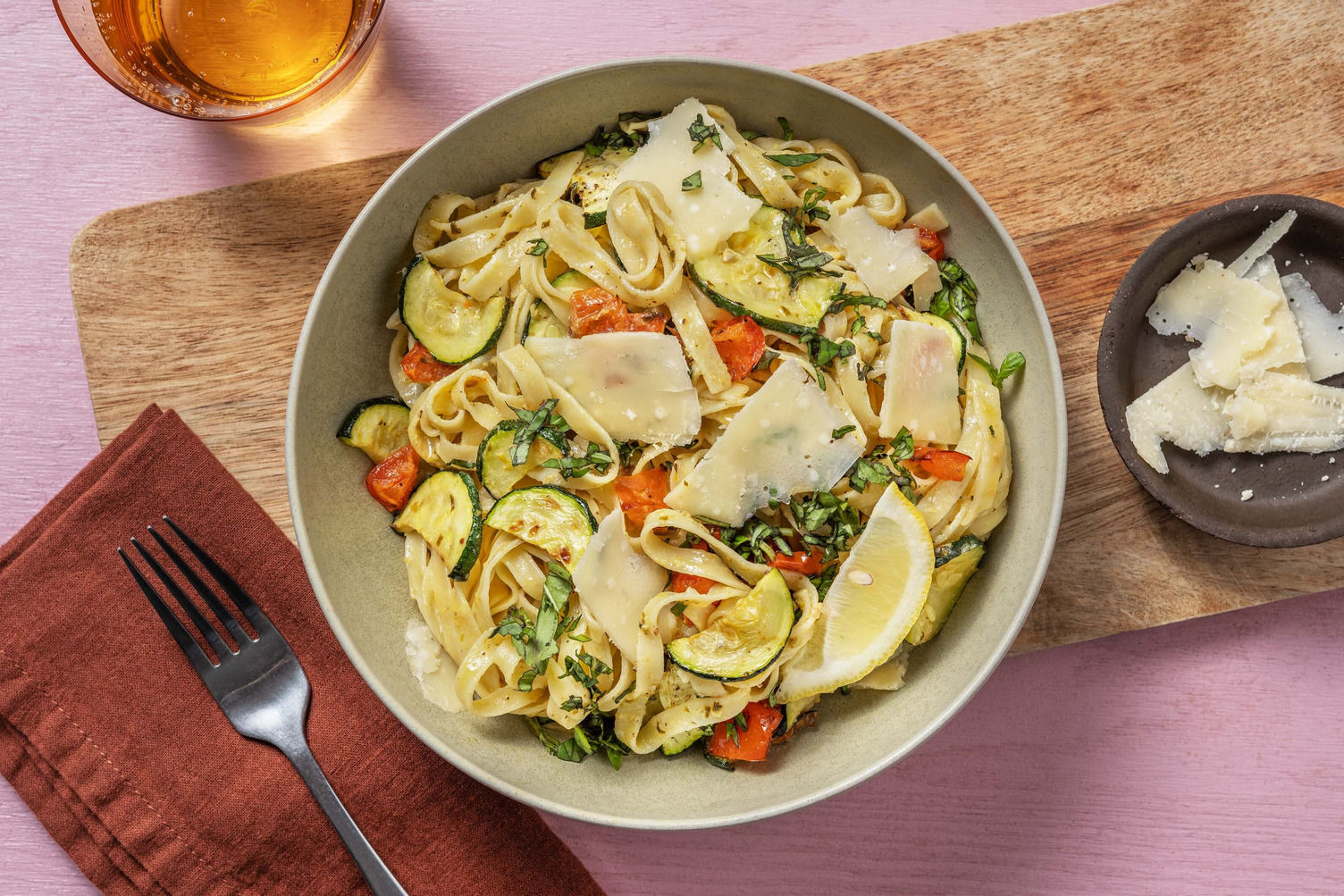 Pestorørt tagliatelle | HelloFresh