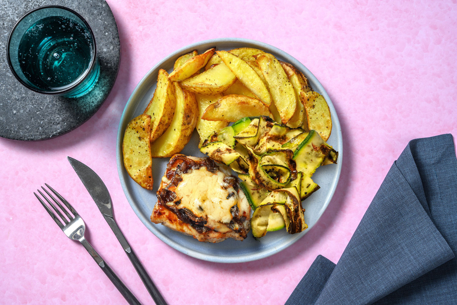 Lomo con cebolla caramelizada y queso | HelloFresh