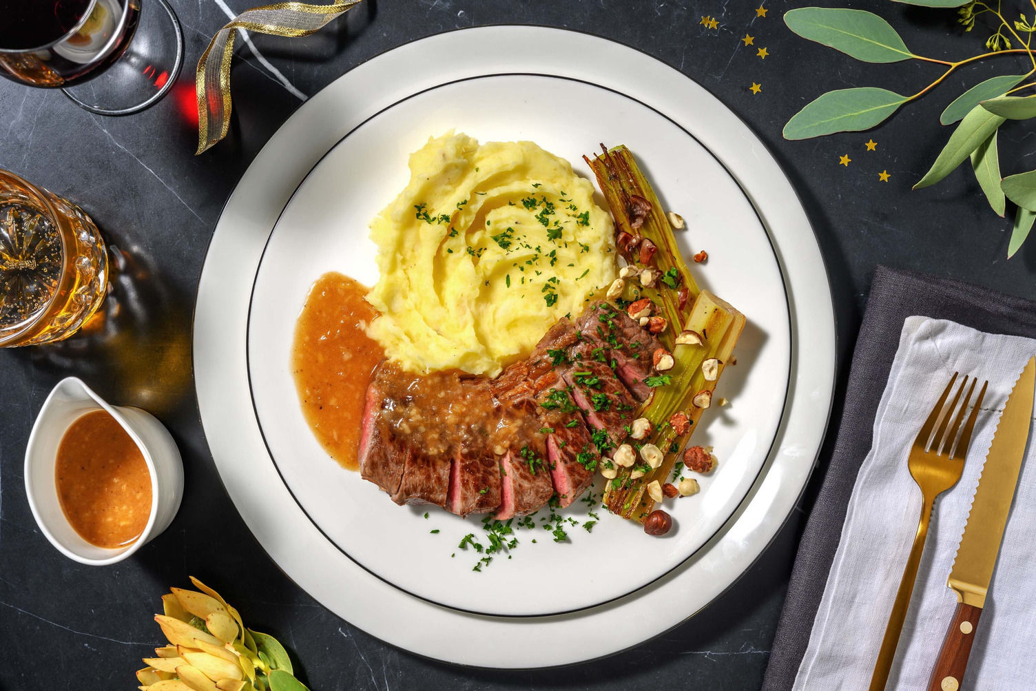 Stekt rumpstek och schalottenlökssås Recept | HelloFresh