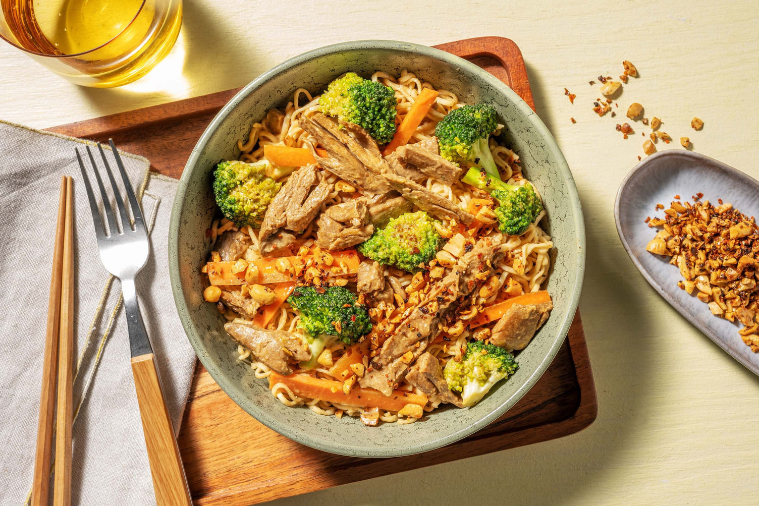 Asiatisk pulled beans-nuddelsalat | HelloFresh