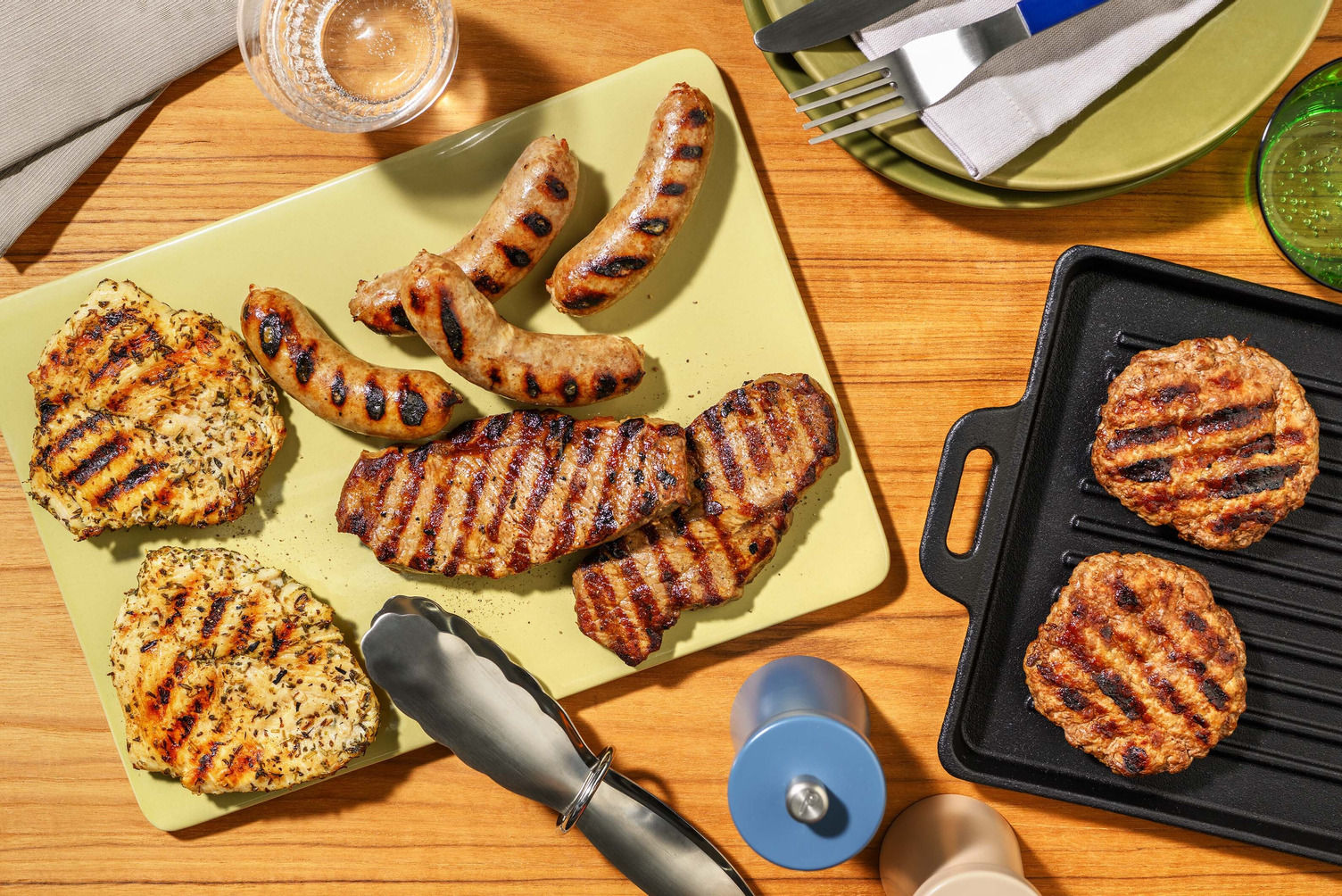BBQ box met kipfilet, hamburgers, kipworstjes en steak Recept | HelloFresh