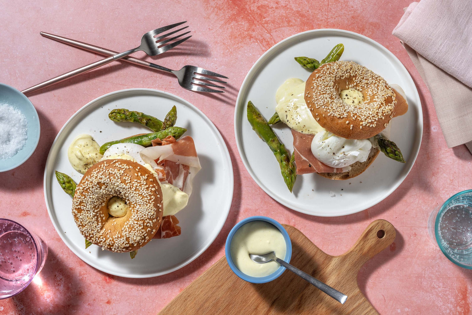 Bagel aux asperges et œuf poché Recette | HelloFresh