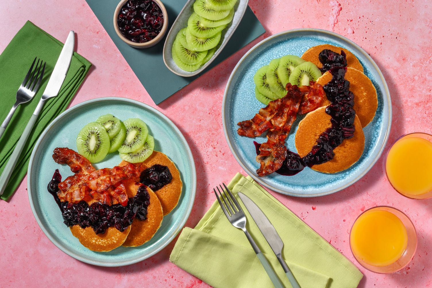 Brunch de l'amour : Bacon & pancakes aux myrtilles Recette | HelloFresh