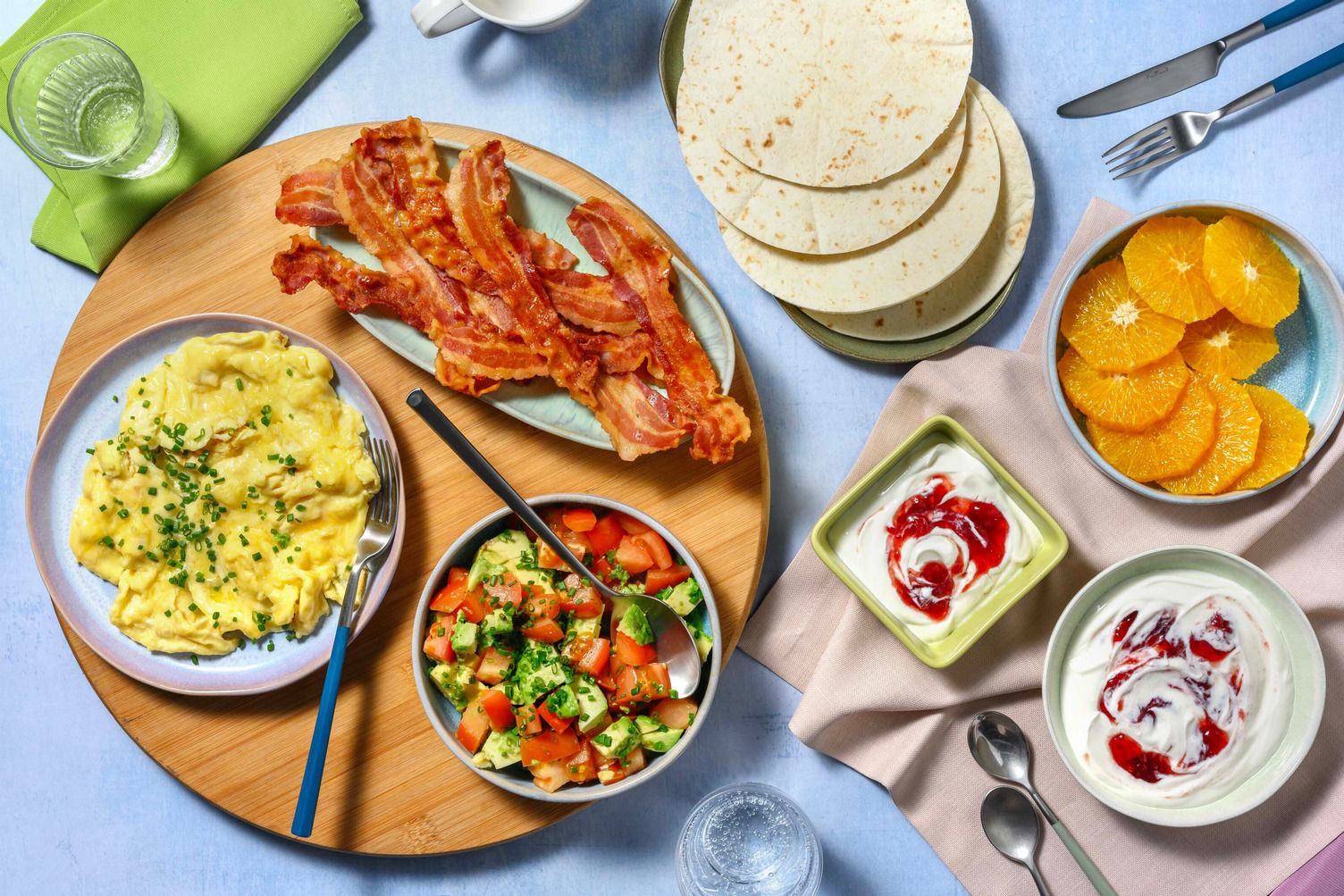 Brunch : Salade d'avocat, bacon & œufs brouillés Recette | HelloFresh