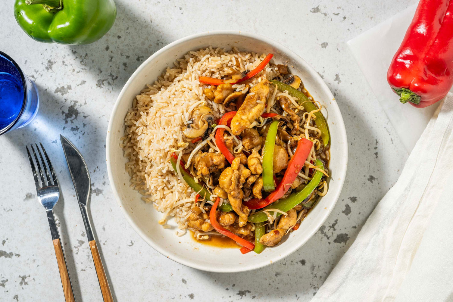 Tjap tjoy met kippendijreepjes Recept | HelloFresh