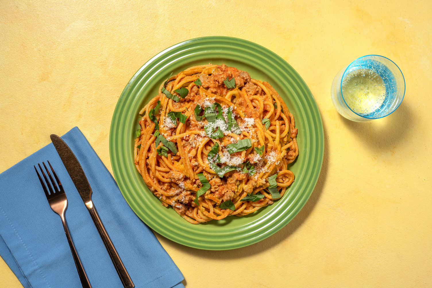 Spaghetti frais au poulet haché en sauce tomate au mascarpone Recette ...