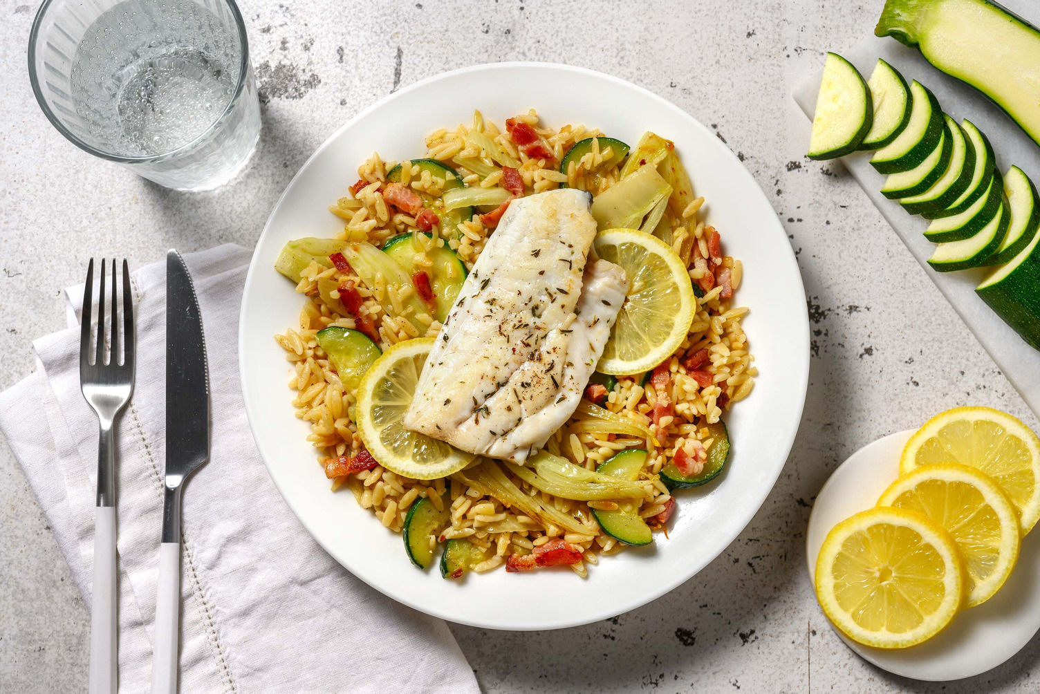 Schelvisfilet met risotto van orzo Recept | HelloFresh