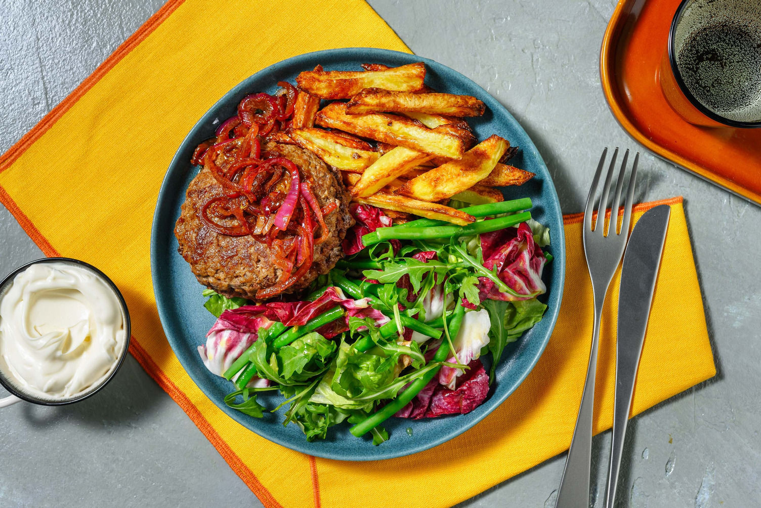 Meatier-burger met frietjes en aioli Recept | HelloFresh