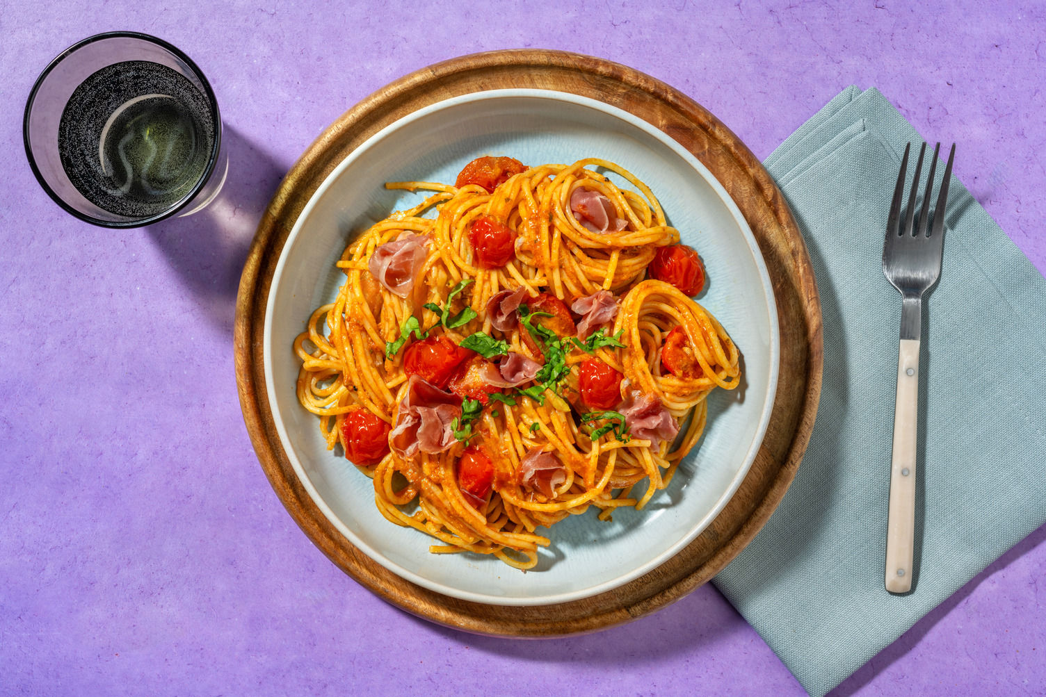 Spaghetti, pesto rosso & jambon sec Recette | HelloFresh