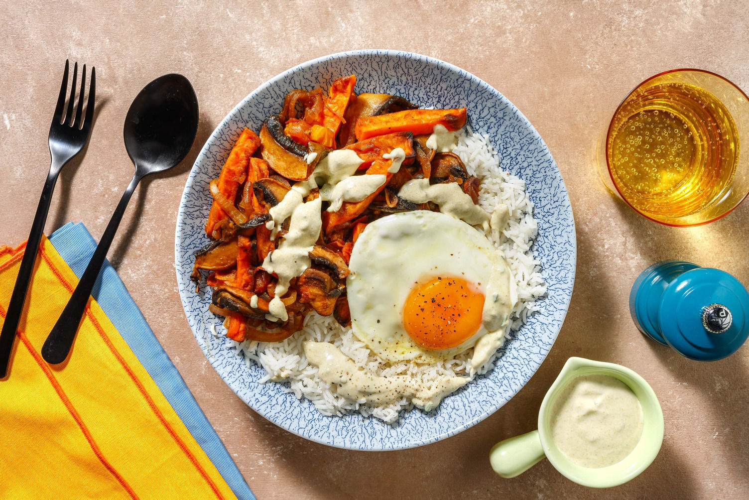 Peruaanse vegetarische roerbak met portobello en spiegelei Recept ...