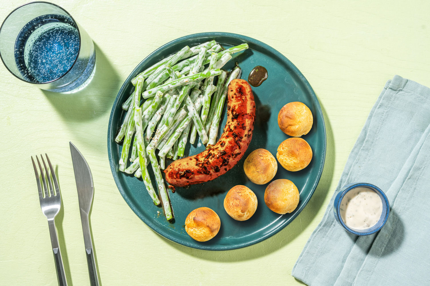 Saucisse & pommes dauphine rôties Recette | HelloFresh