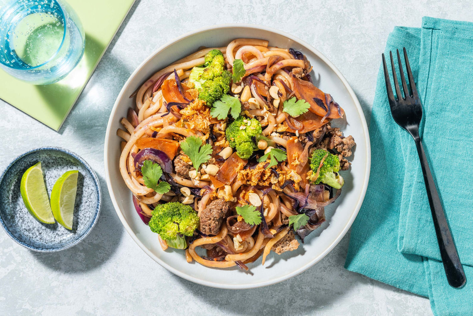 Snabba udon-nudlar och blandfärs Recept | HelloFresh