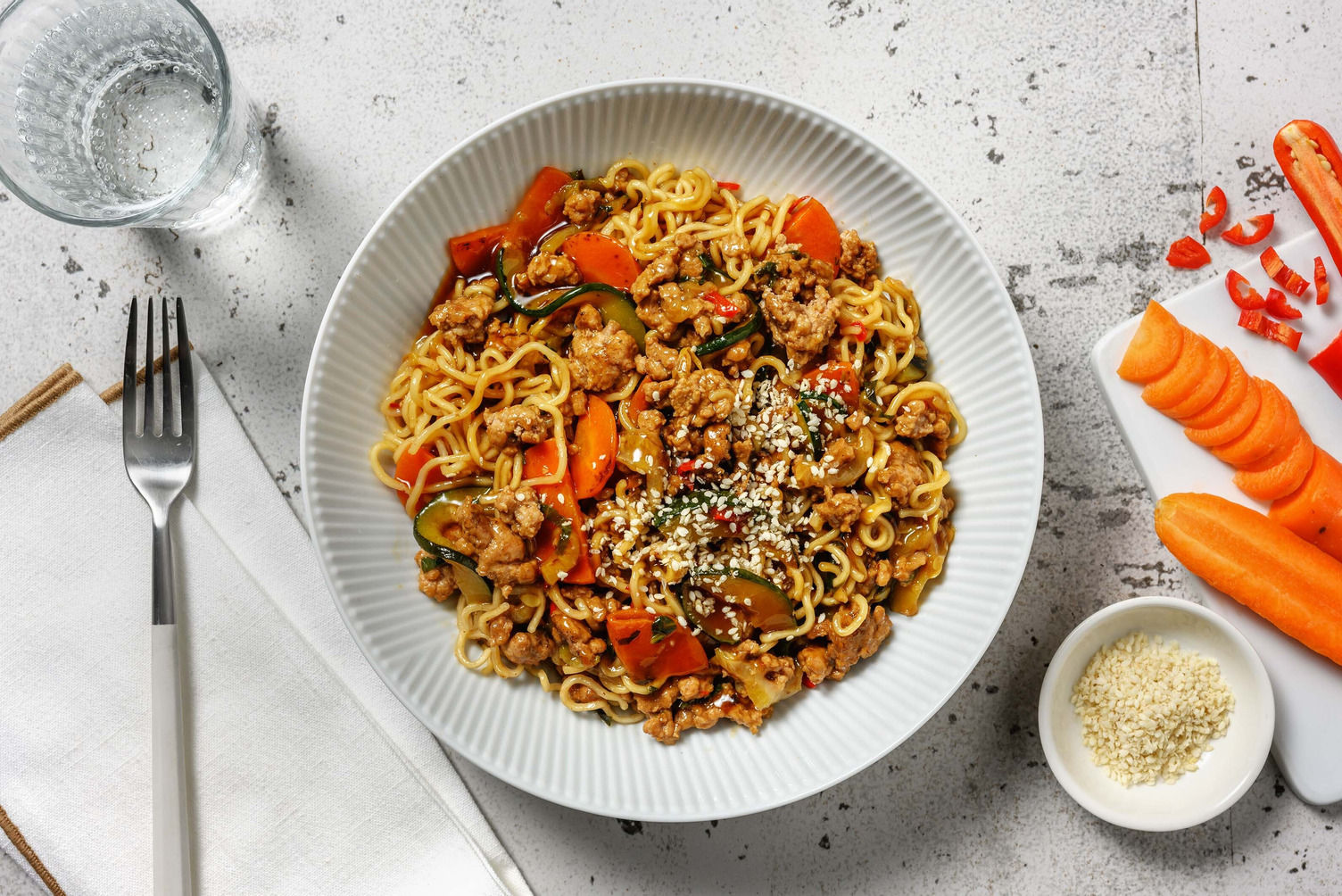 Noedels met kipgehakt in Aziatische saus Recept | HelloFresh