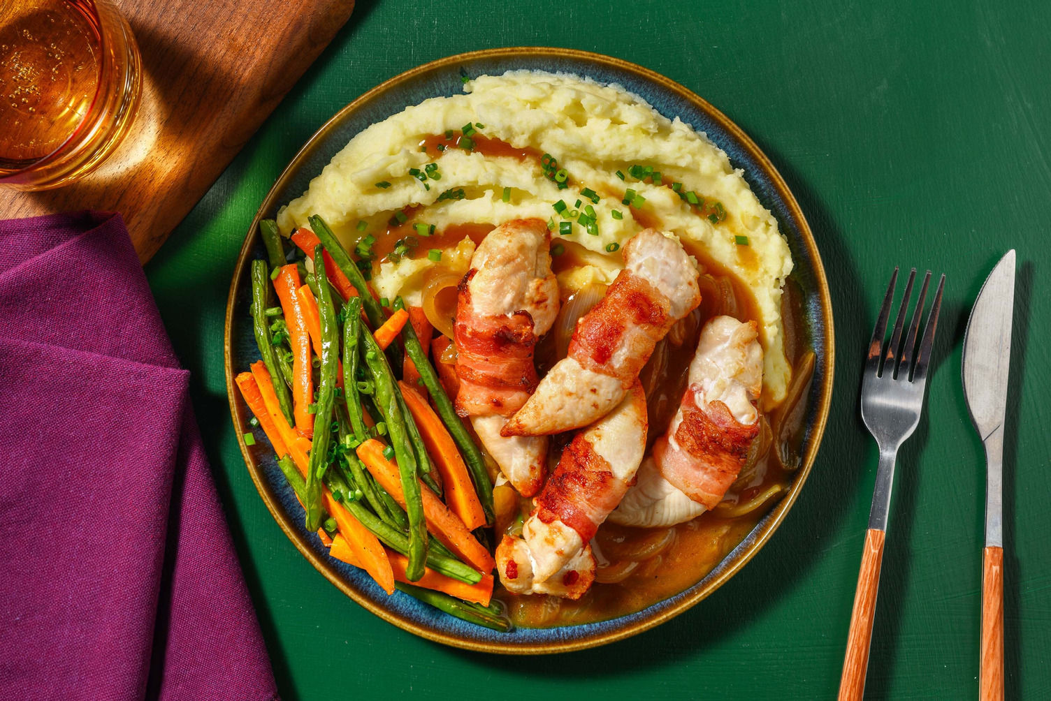 Baconlindad kyckling Recept | HelloFresh