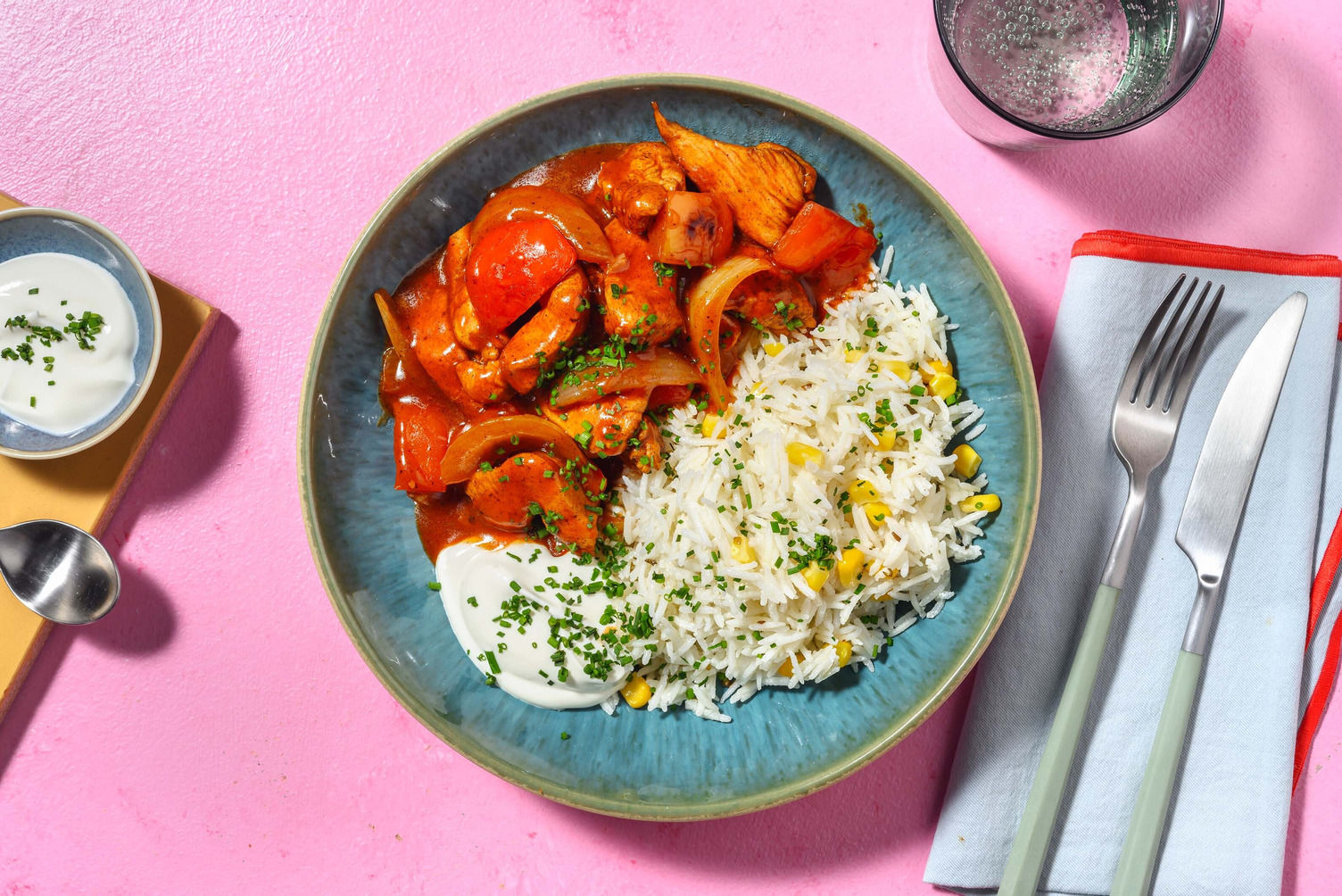 Saftiges Hähnchen-Paprika-Gulasch Rezept | HelloFresh