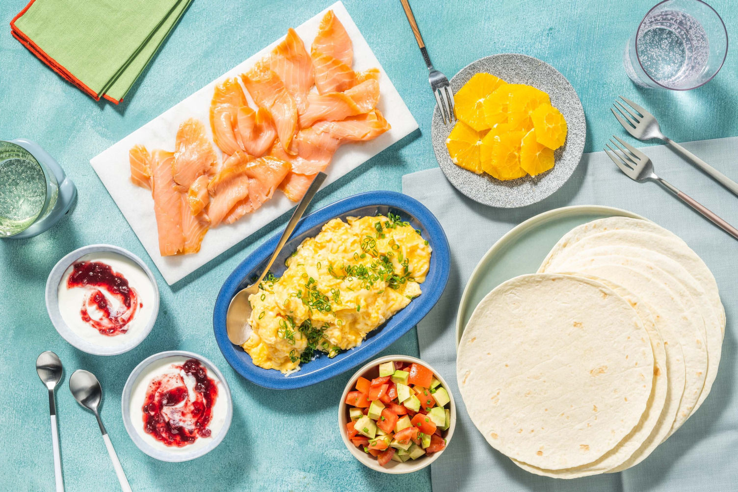 Brunch : Saumon, salade avocat & œufs brouillés Recette | HelloFresh