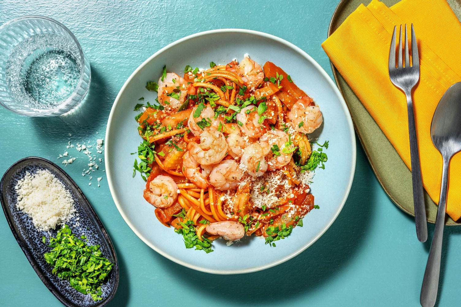 Linguine aux crevettes à l'ail et sauce au fenouil & tomate Recette ...
