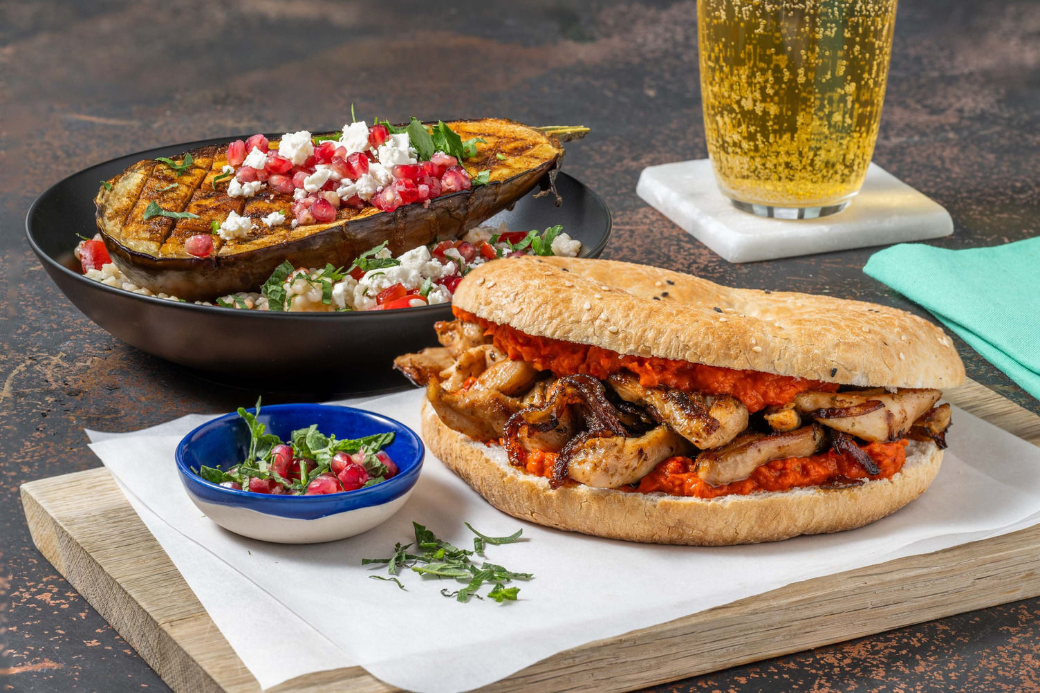 Turks broodje met kippendijreepjes met kebabkruiden Recept | HelloFresh