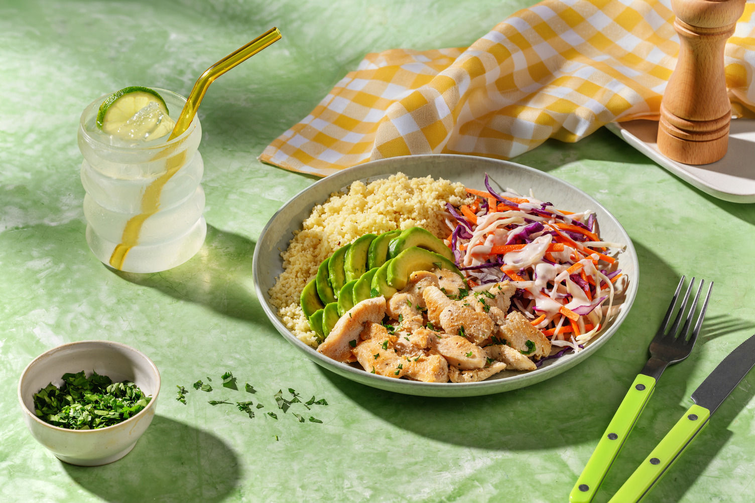 Kalifornische Chicken-Bowl, dazu eine Limo Rezept | HelloFresh