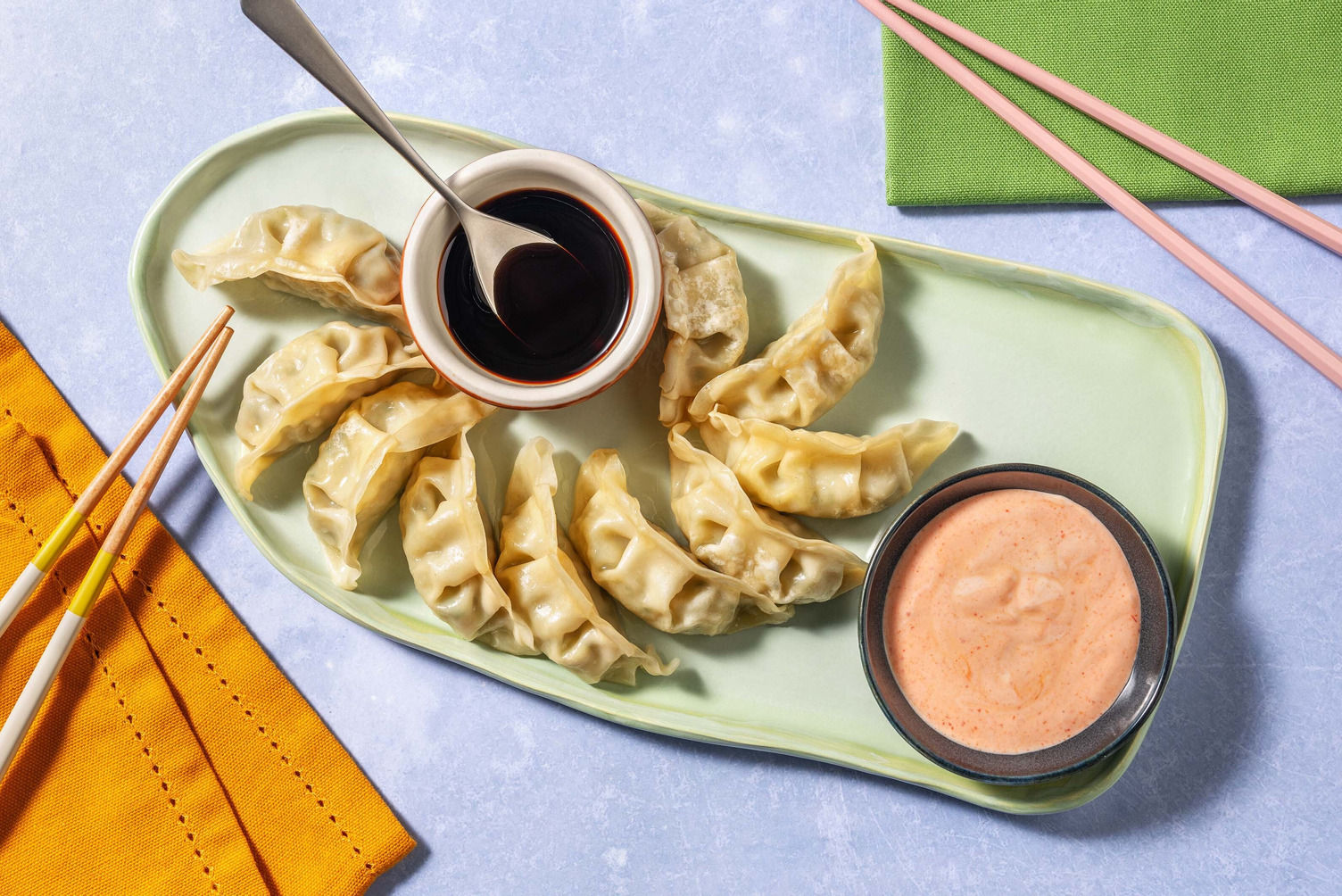 Gemüse-Gyoza mit Soßen zum Dippen Rezept | HelloFresh