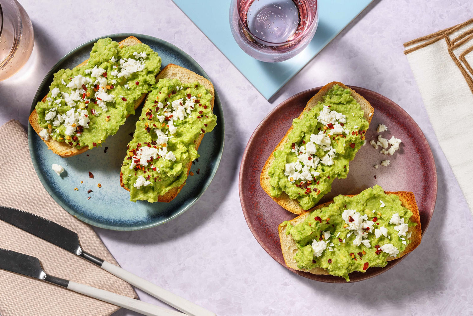Zwei Mal Avocado Toast Rezept | HelloFresh