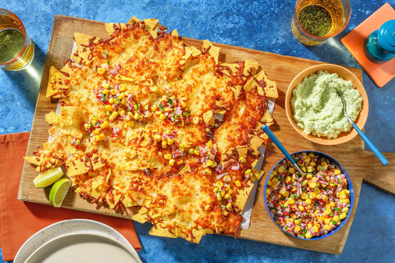 Nachos med smält ost och avokadokräm Recept | HelloFresh