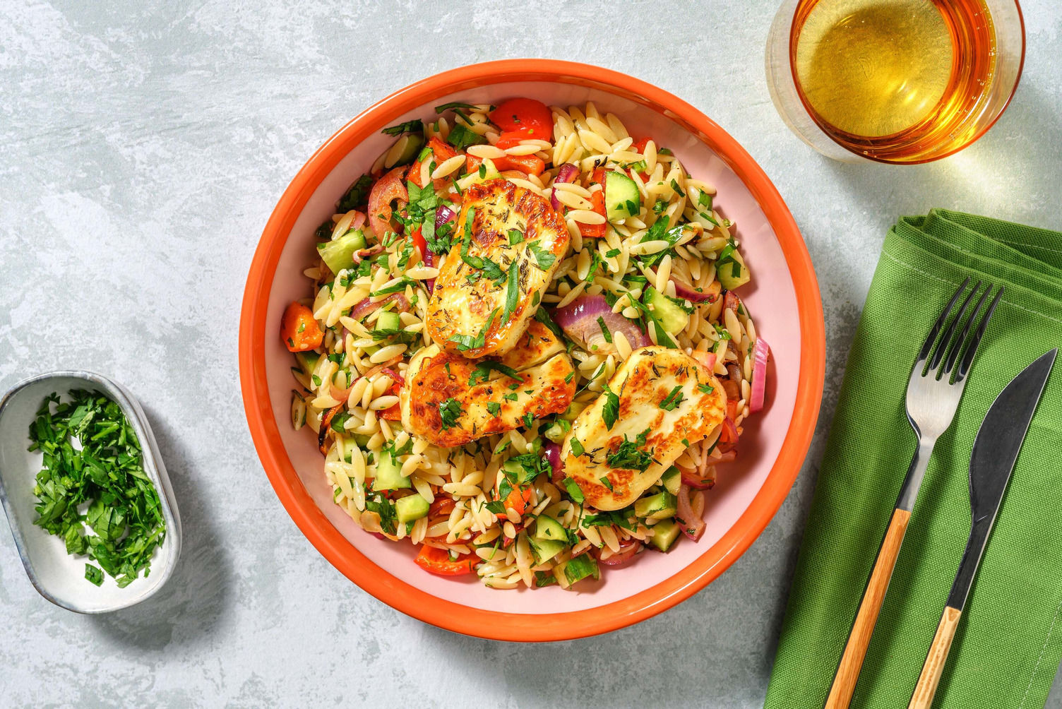 Salade d'orzo au fromage à griller Recette | HelloFresh